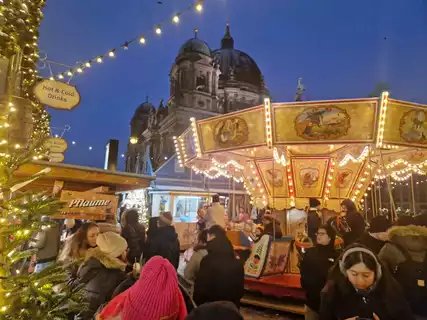 Wintermarkt Schlossplatz am Humboldt Forum | visitBerlin.de
